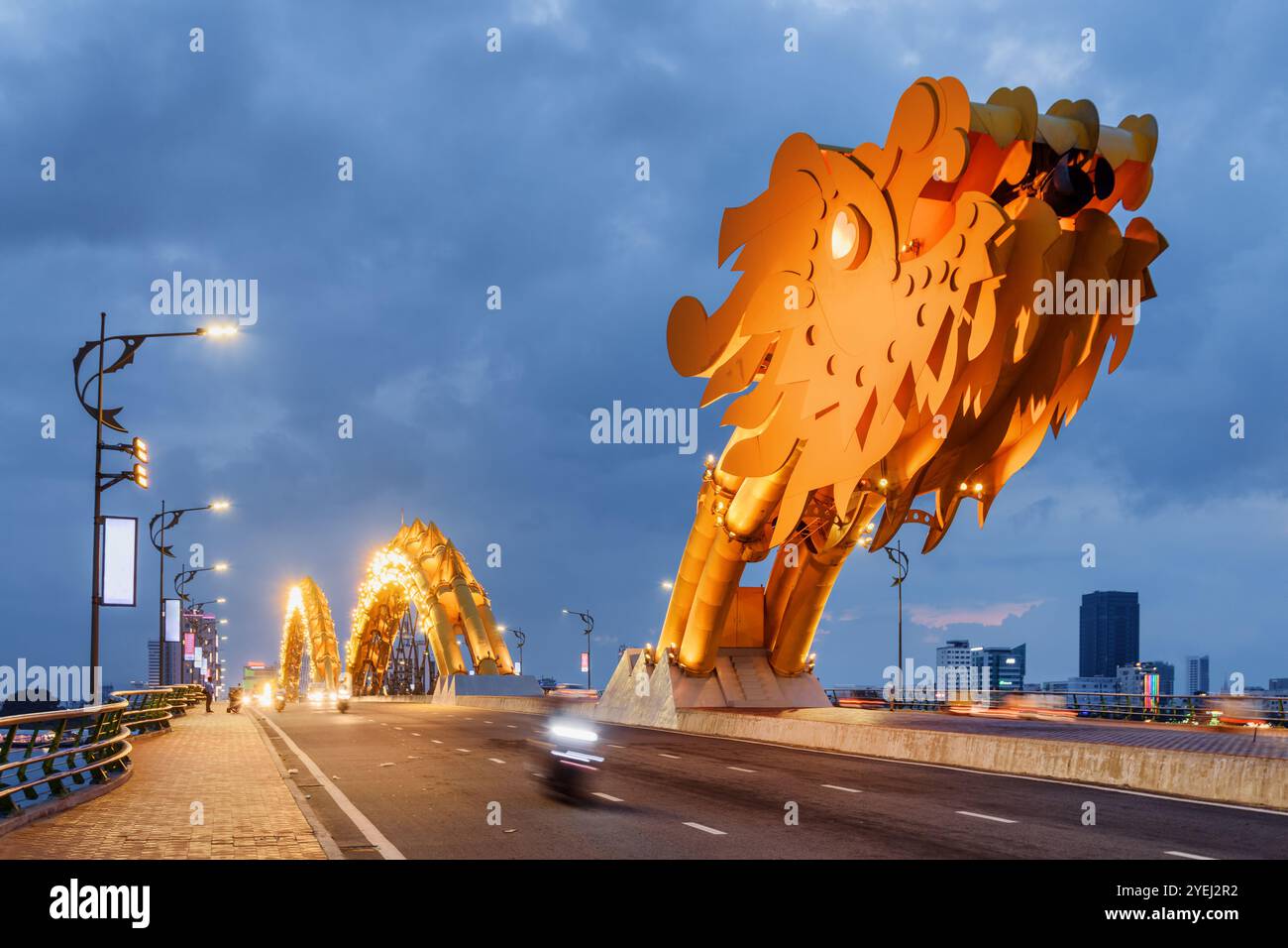 Dragon bridge landmark da hi-res stock photography and images - Alamy