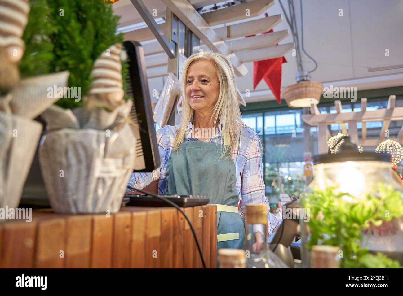 Smiling female employee vegetable hi-res stock photography and images - Alamy
