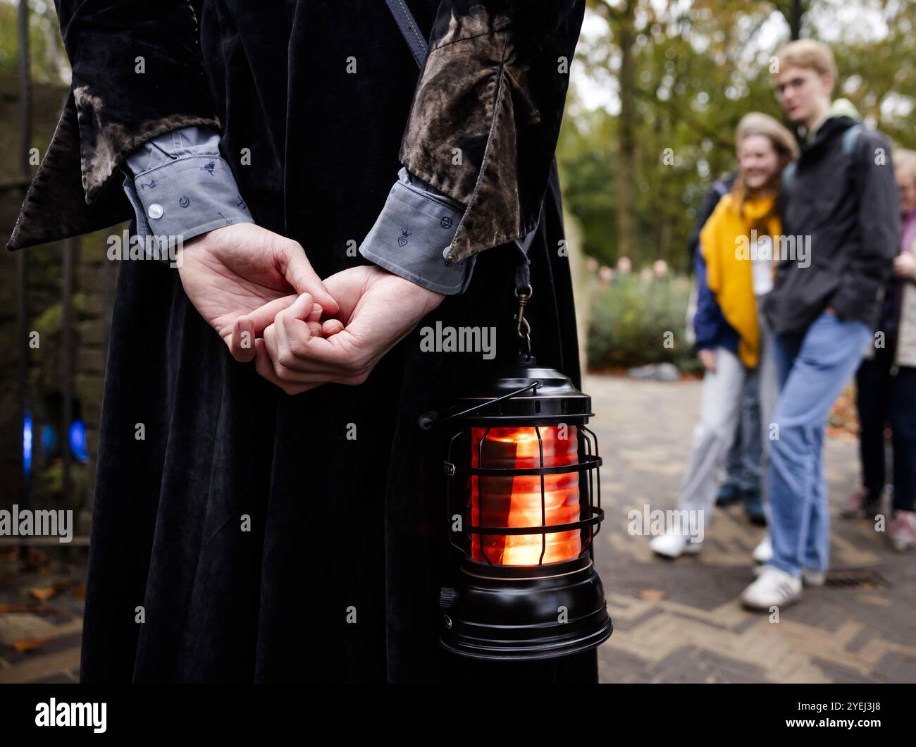 KAATSHEUVEL - Visitors arrive at the new attraction "Danse Macabre" at ...