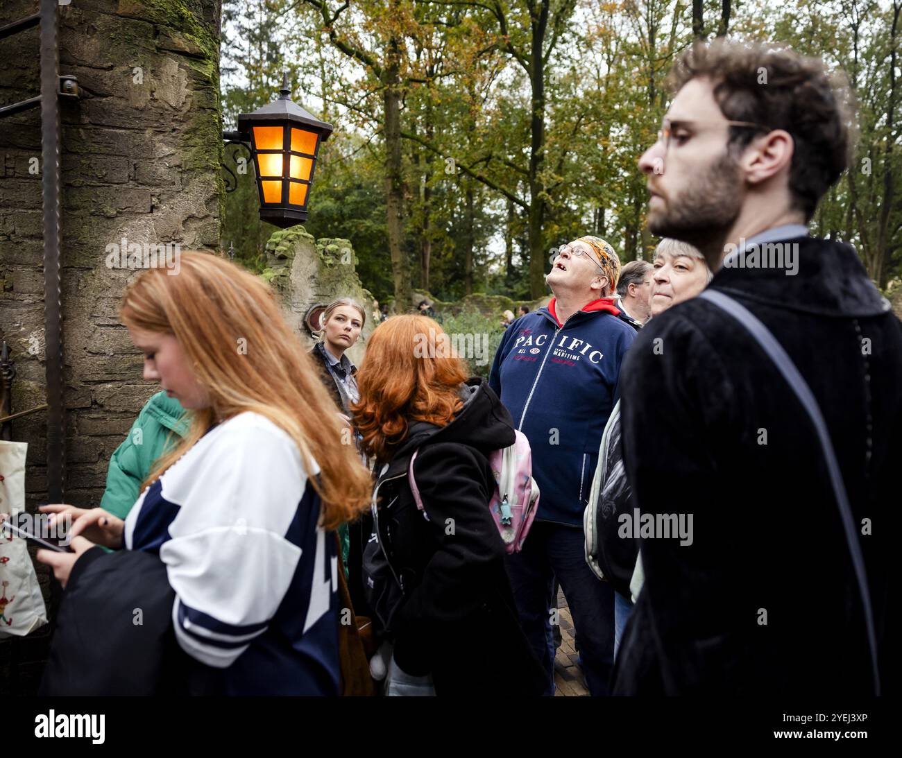 KAATSHEUVEL - Visitors arrive at the new attraction "Danse Macabre" at ...