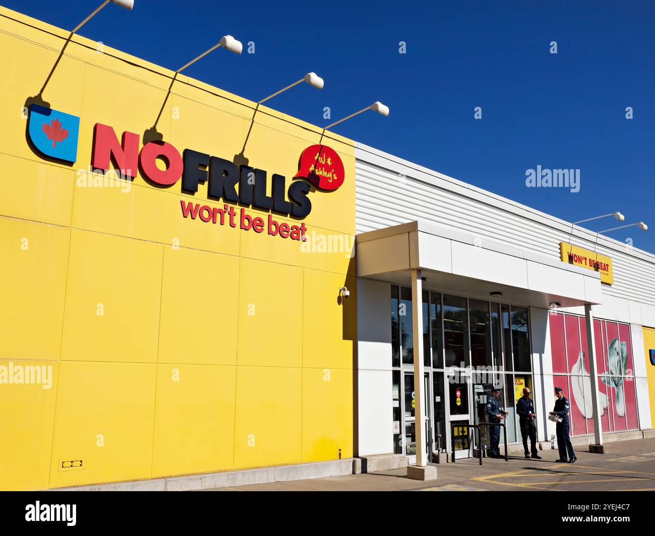 No frills franchise stores hi-res stock photography and images - Alamy