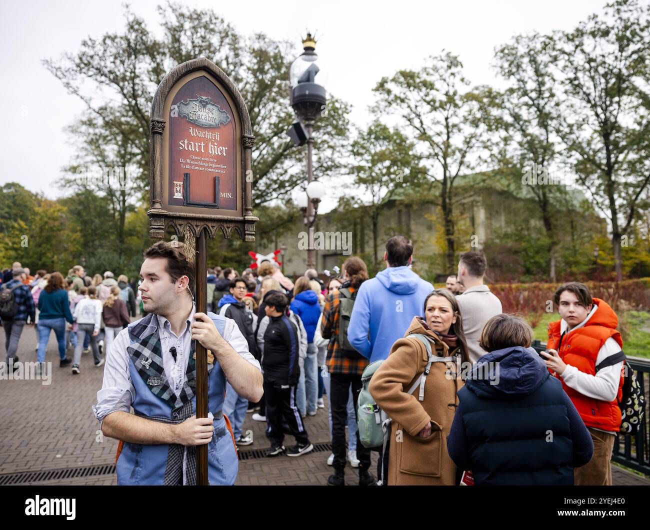 KAATSHEUVEL - Visitors arrive at the new attraction "Danse Macabre" at ...