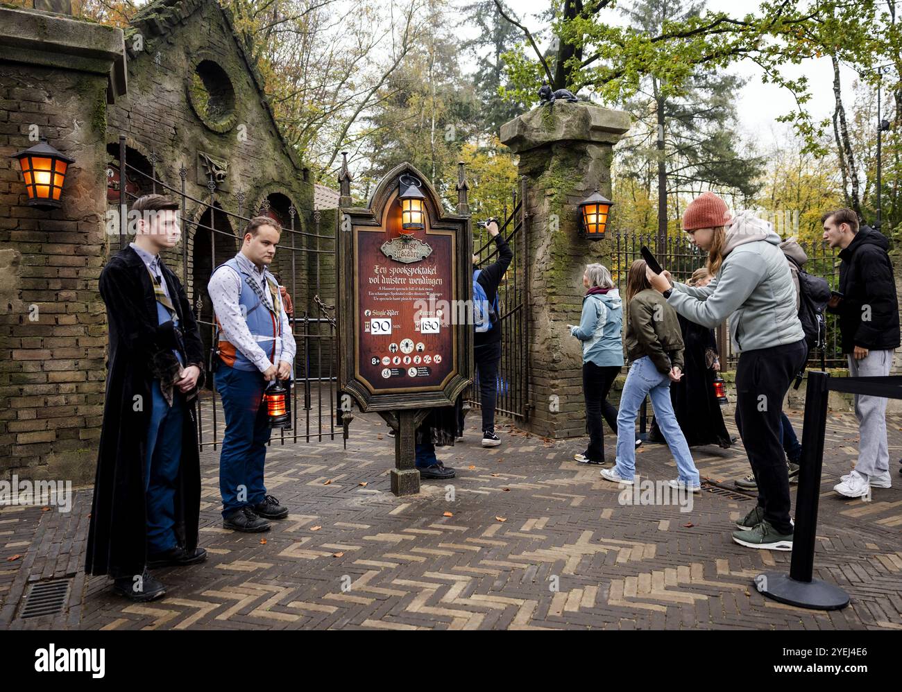 KAATSHEUVEL - Visitors arrive at the new attraction "Danse Macabre" at ...