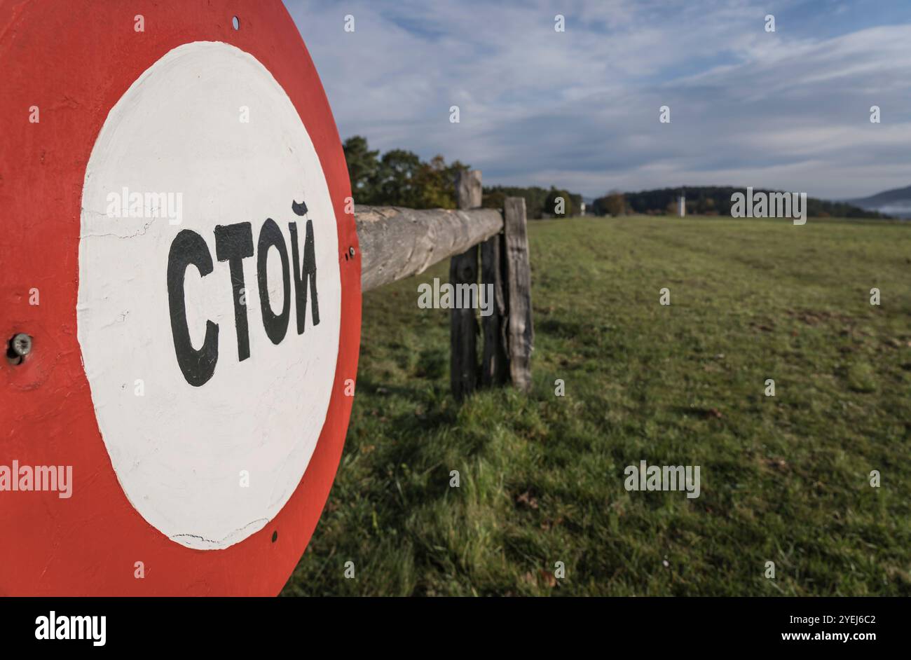 Automobile border crossing point hi-res stock photography and images ...