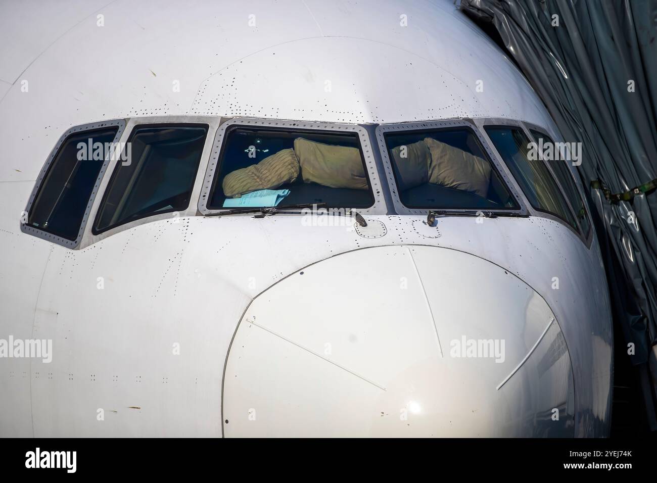 Crew rest area airplane hi-res stock photography and images - Alamy