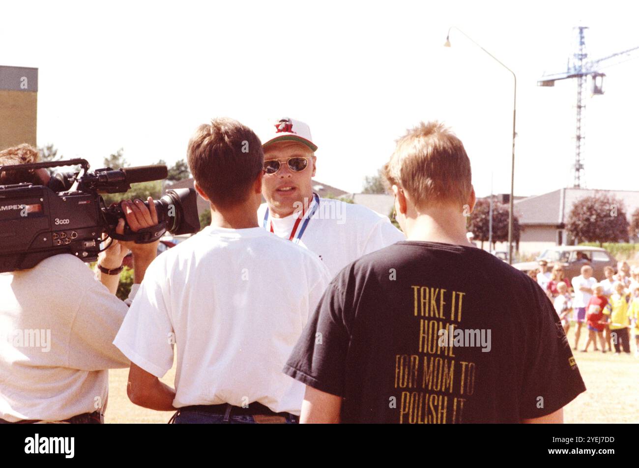 1994 World Cup hero Klas Ingesson arrives and honored in his hometown ...