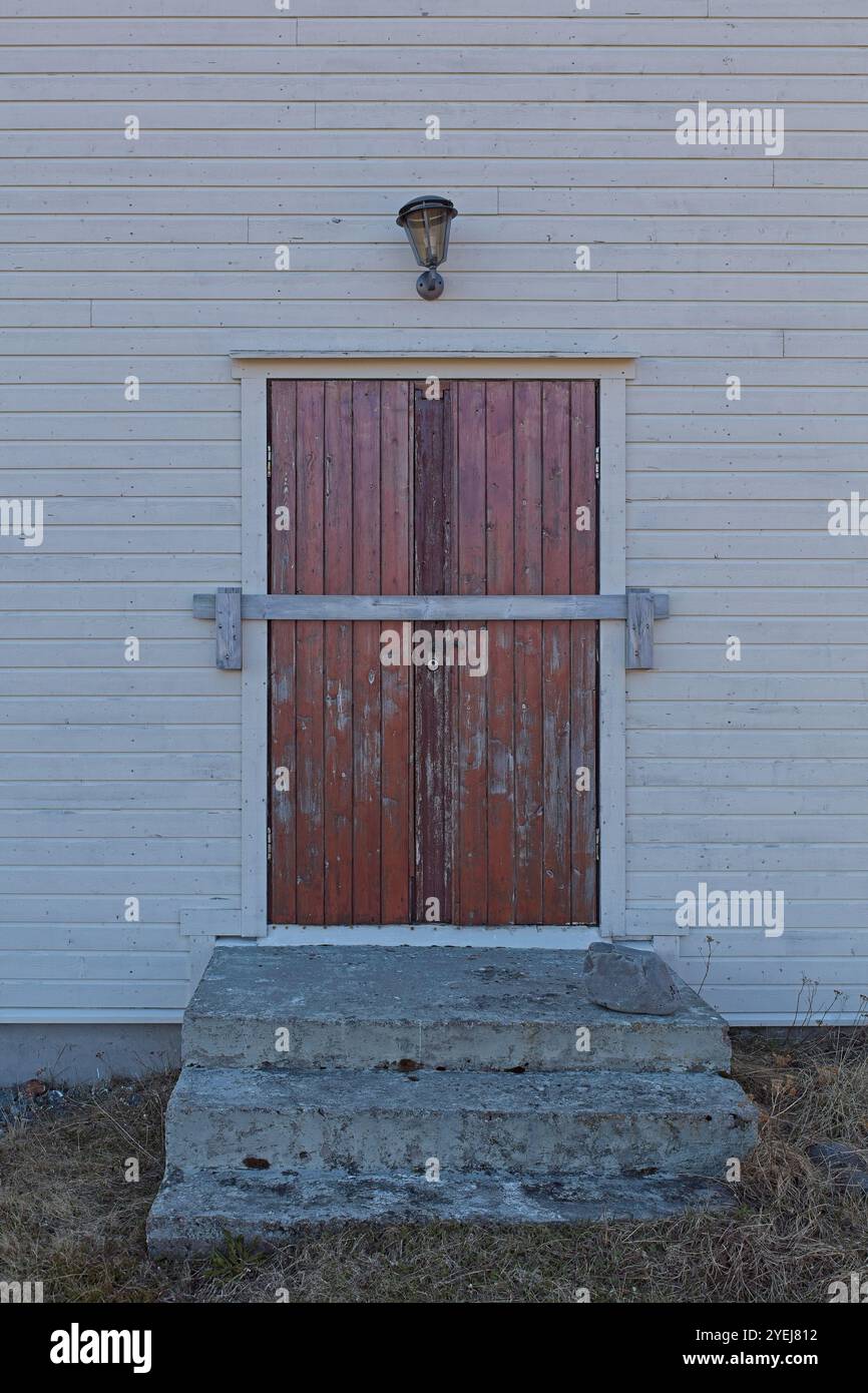 Double window wall hi-res stock photography and images - Alamy