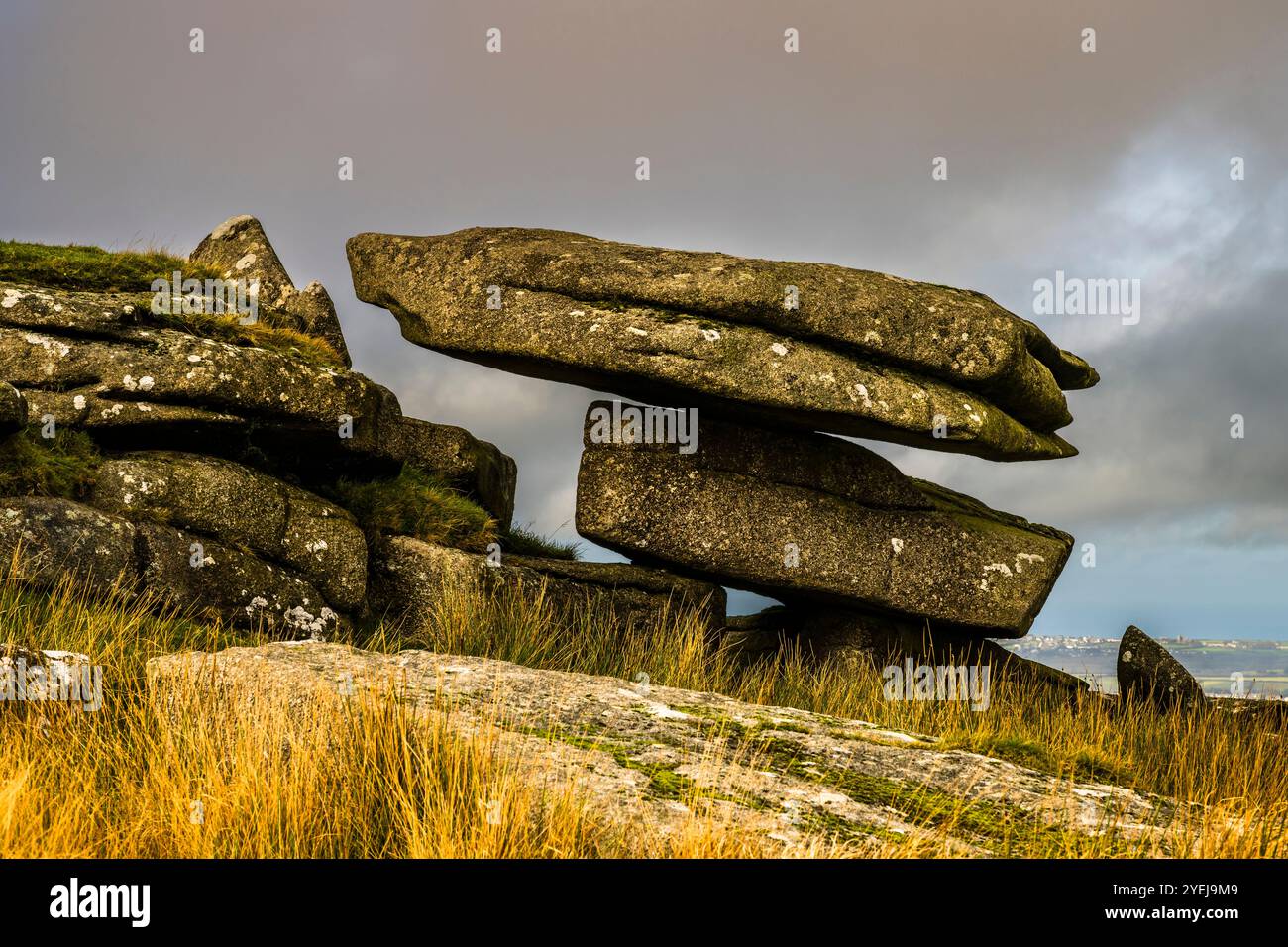 Balanced granite boulders at Rough Tor, Bodmin Moor, Cornwall, UK Stock ...