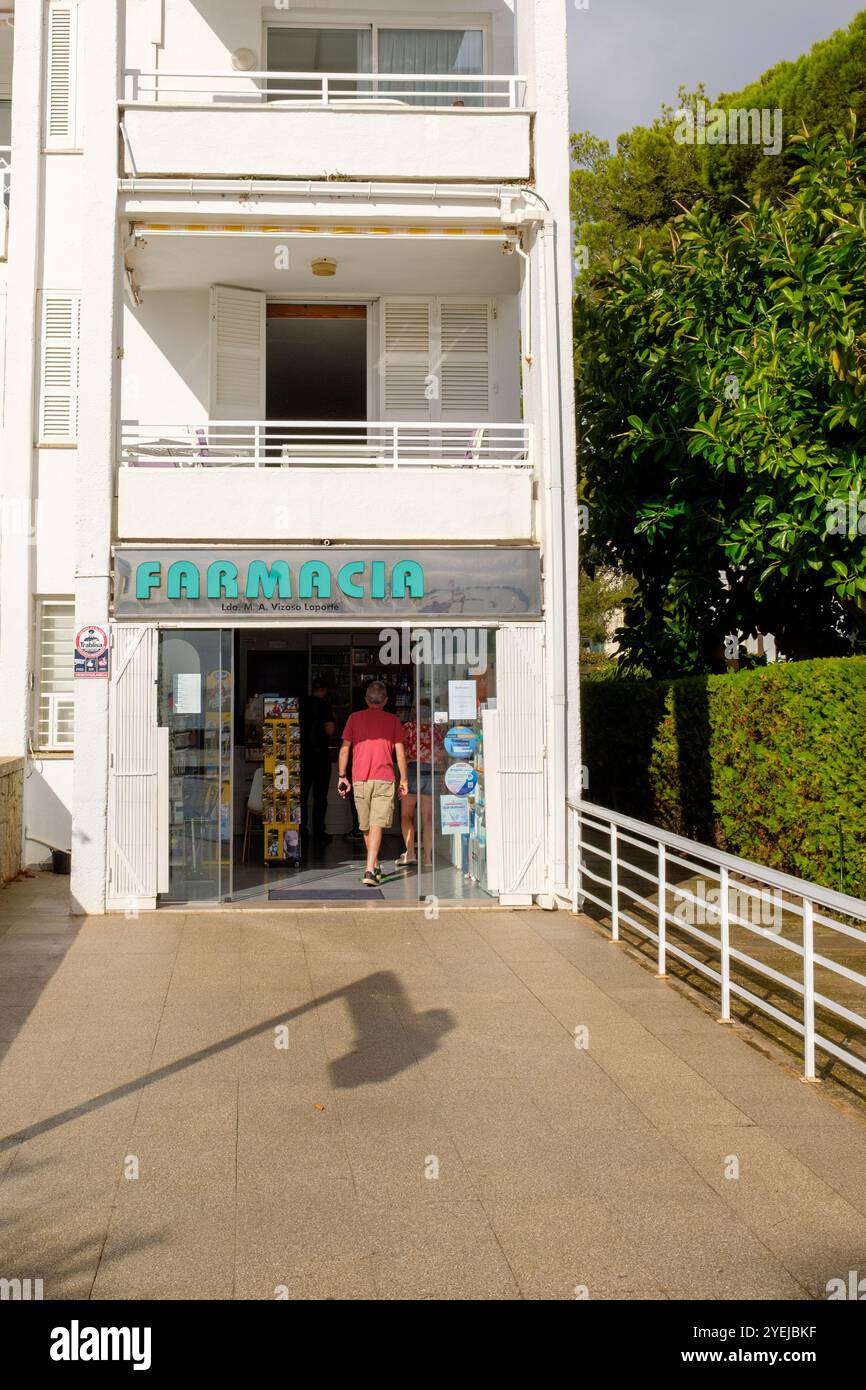 Spanish farmacia hi-res stock photography and images - Alamy