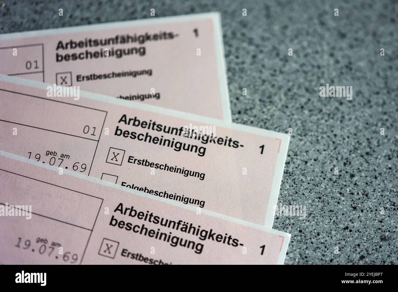 Stockbilder 10/2024 Krankmeldung *** Stock photos 10 2024 Sick note ...