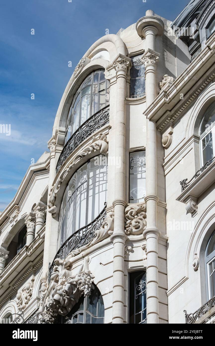 Magnificent Art Nouveau facade in downtown Lisbon Stock Photo - Alamy