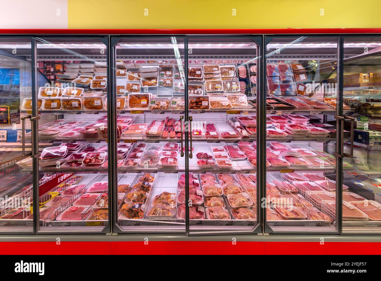 Supermarket meat display hi-res stock photography and images - Alamy