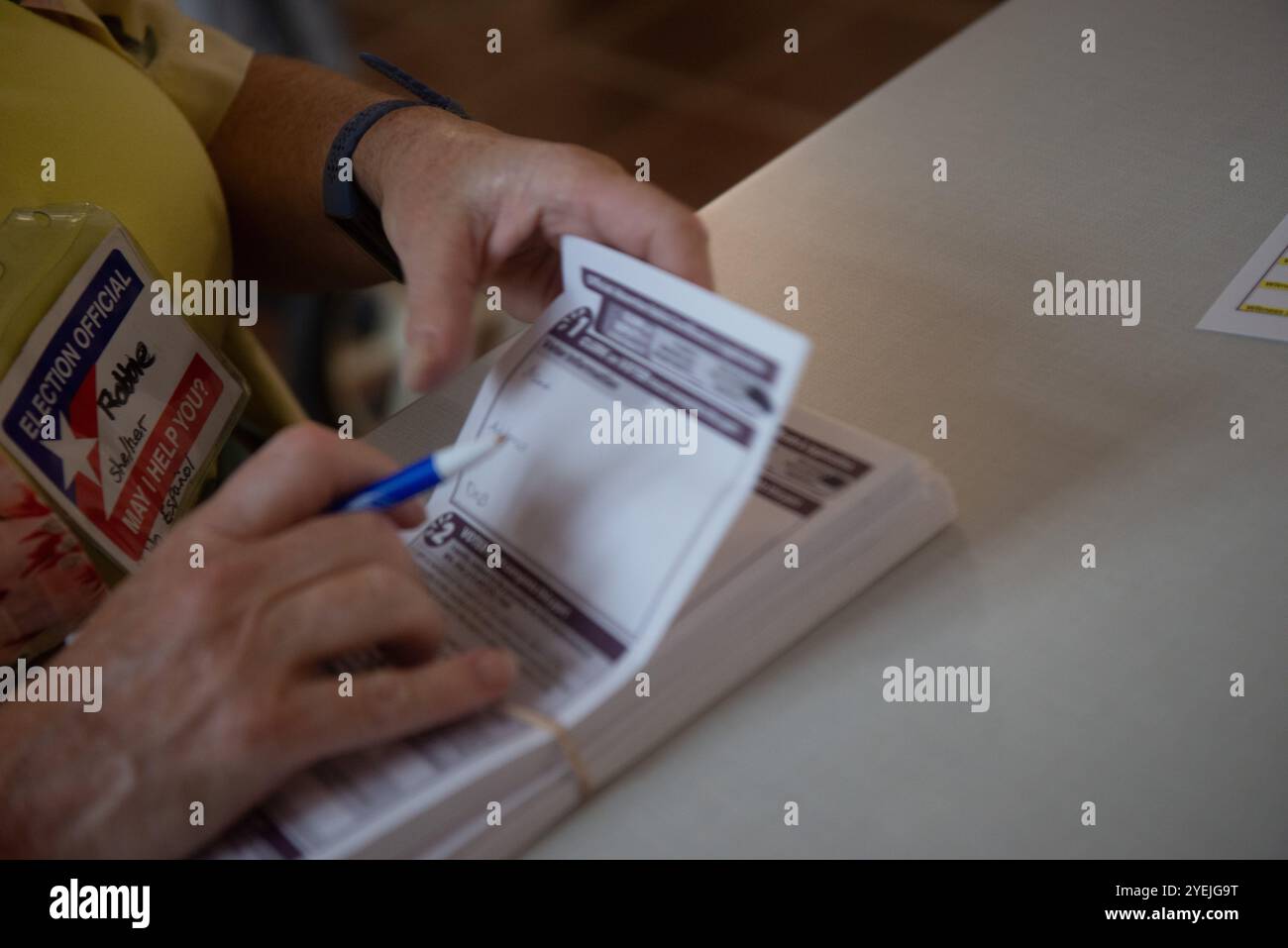 Madison, United States. 30th Oct, 2024. Poll workers prepare machines ...