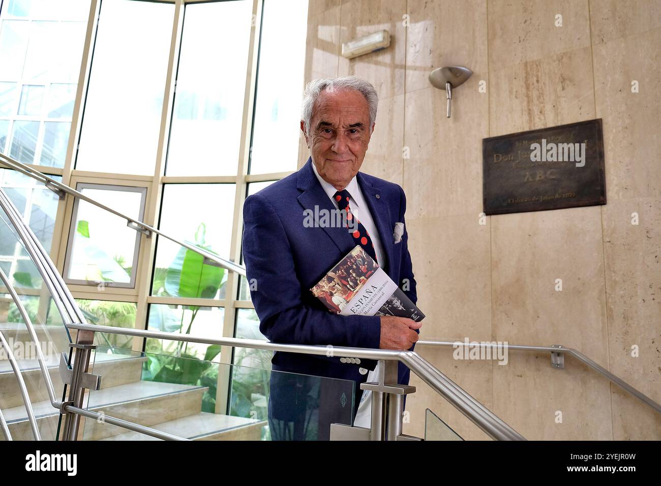 Seville, 06/10/2016. Interview with José María Carrascal on the ...