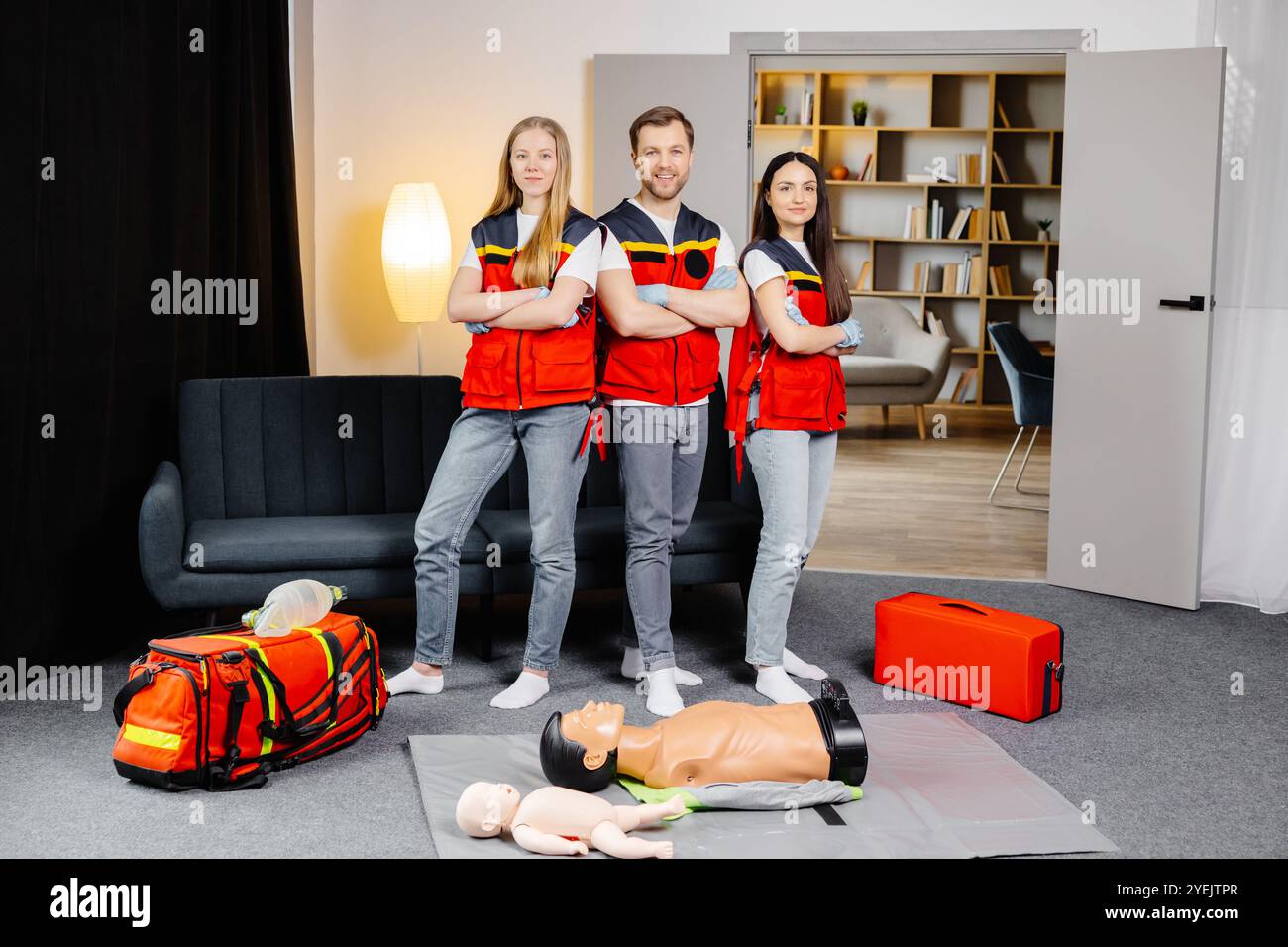 Female student training dummy hi-res stock photography and images - Alamy