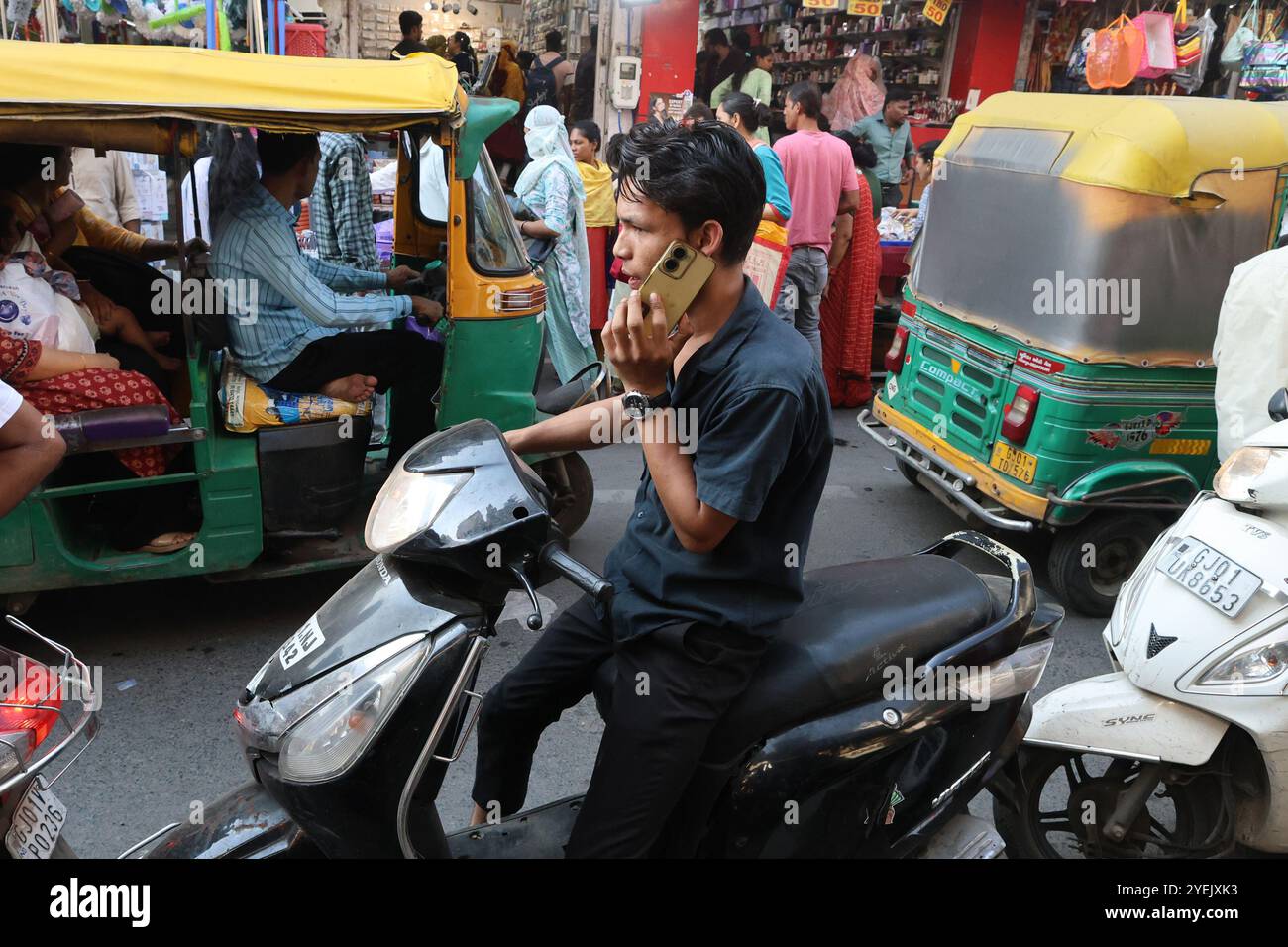 Driving scooter india hi-res stock photography and images - Alamy