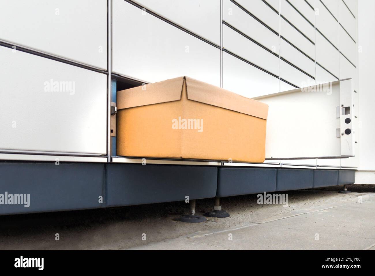 Outdoor parcel locker hi-res stock photography and images - Alamy