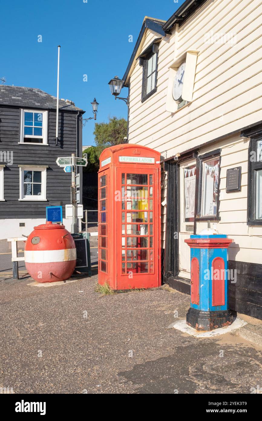 Old fashioned red telephone box in Viking Bay, Broadstairs, Kent ...