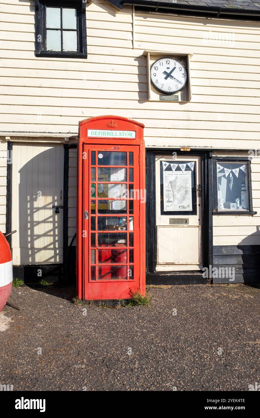 Old fashioned red telephone box in Viking Bay, Broadstairs, Kent ...