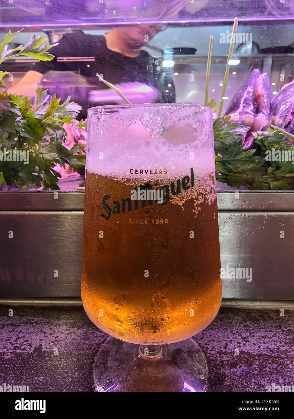 A glass of San Miguel draft beer. Mercat de la Boqueria, Barcelona ...