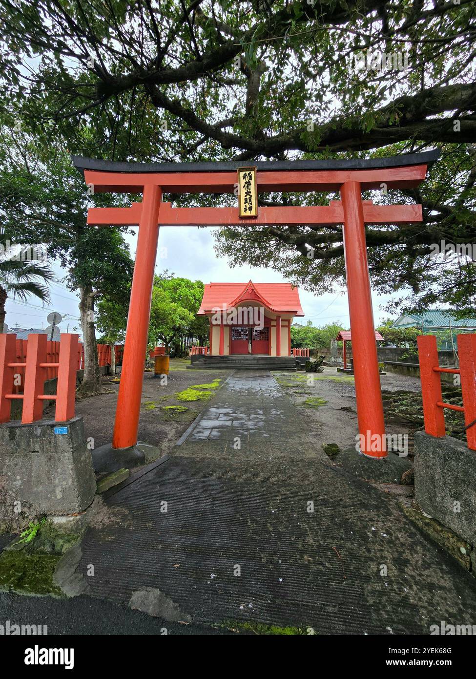 Minato inari shrine hi-res stock photography and images - Alamy