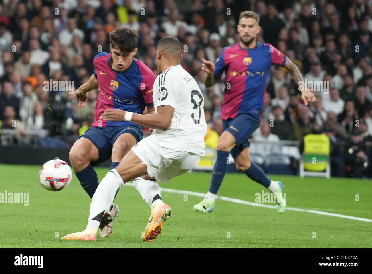 Pau Cubarsí of Barcelona and Kylian Mbappé of Real Madrid during the ...