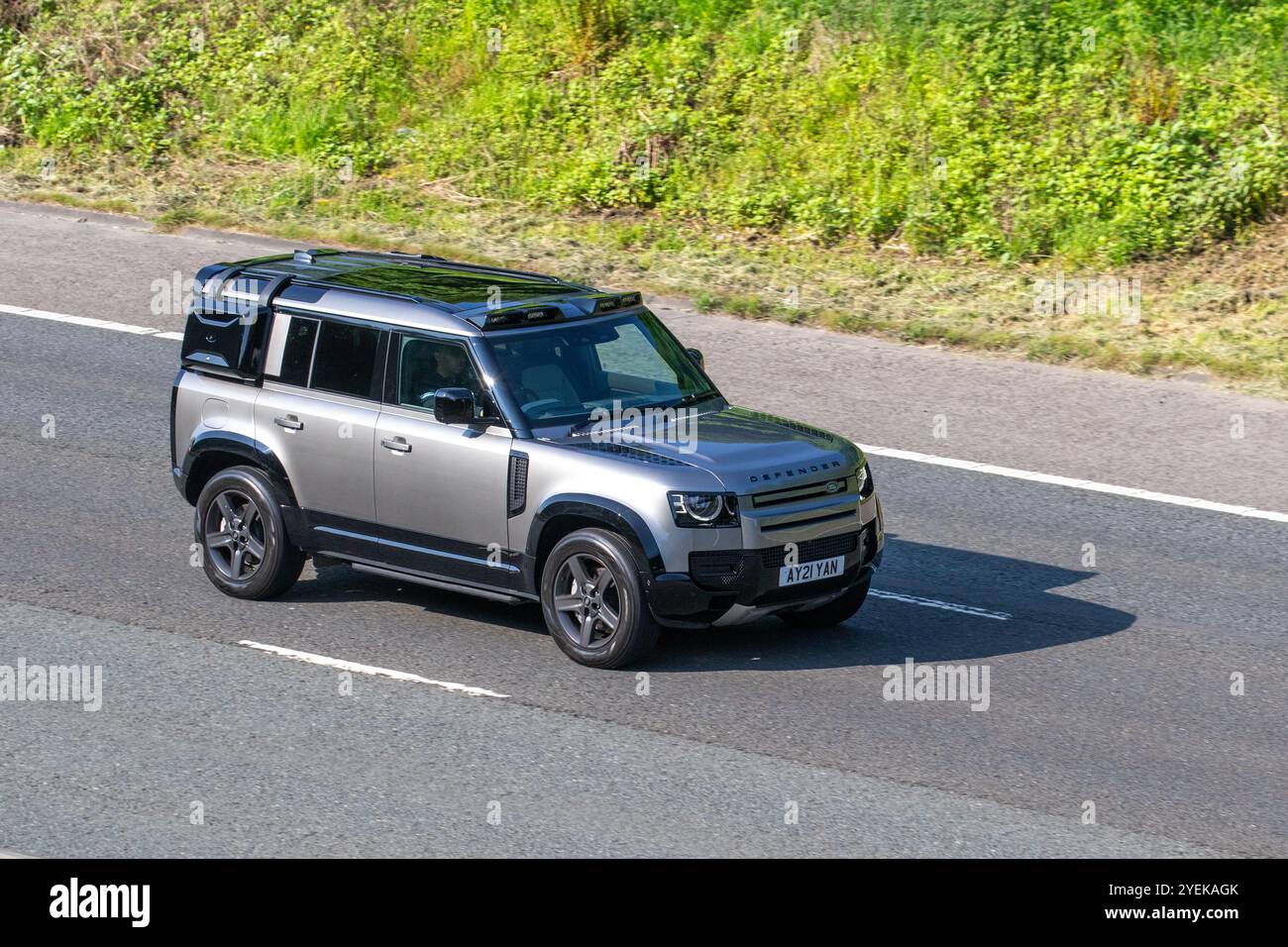 2021 Land Rover Defender V8 or five-door 110, Eight-speed automatic ...