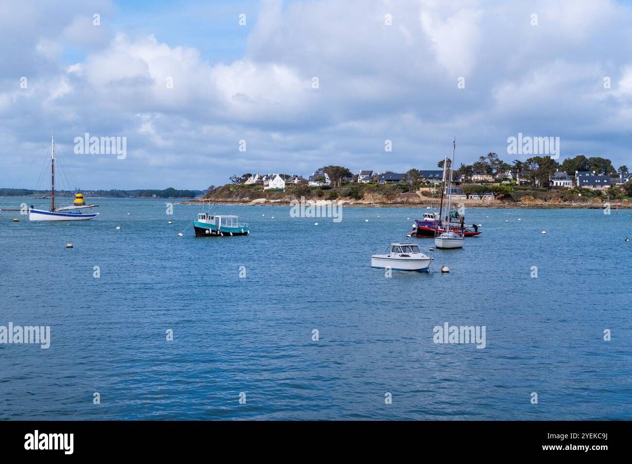 Arzon, Port Navalo (Brittany, north-western France): seaside houses ...