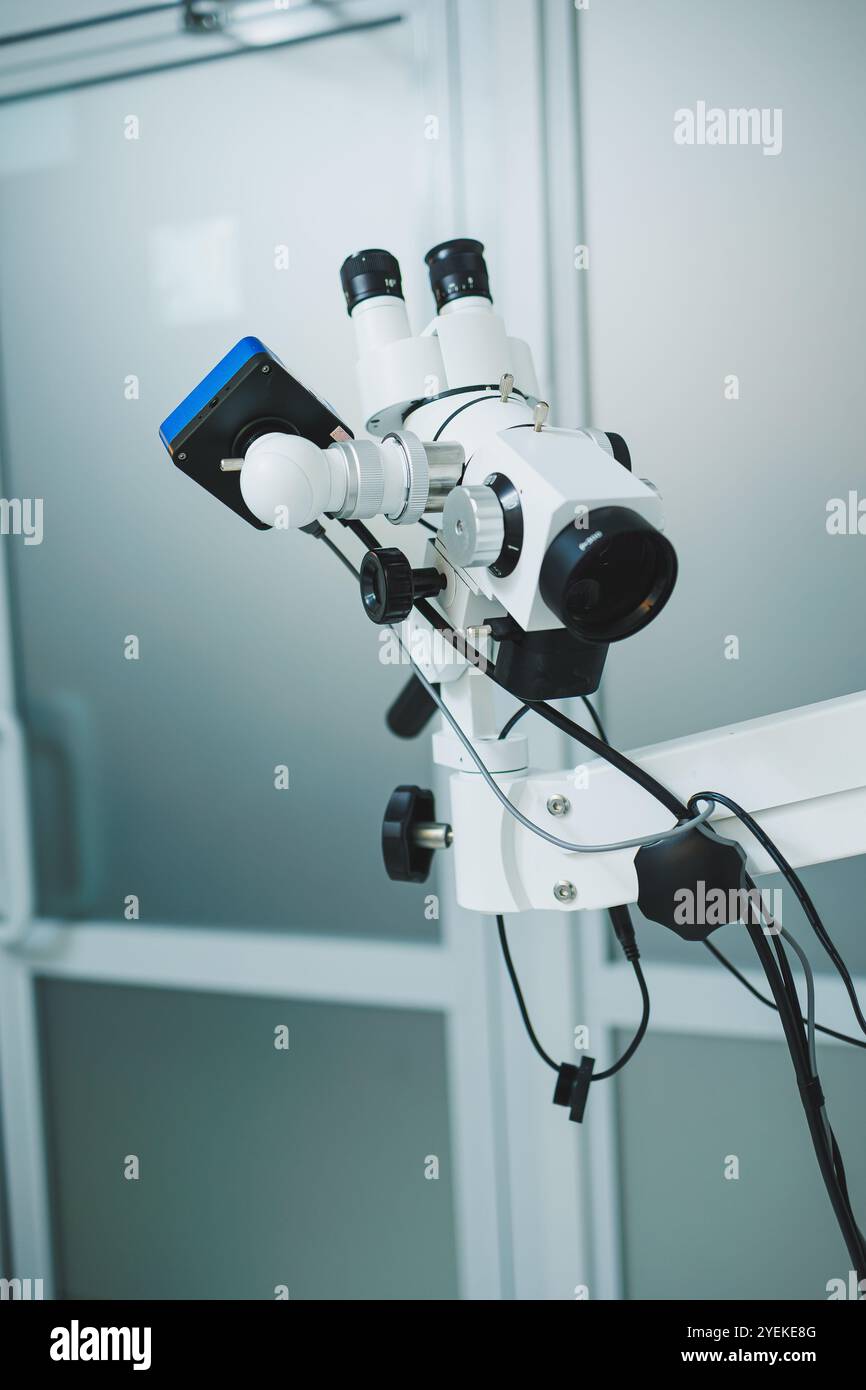 Binocular light microscope hi-res stock photography and images - Alamy