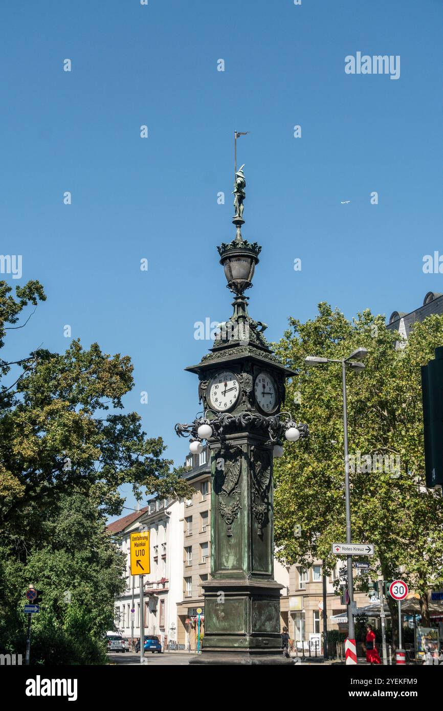 Historischer uhrenturm hi-res stock photography and images - Alamy