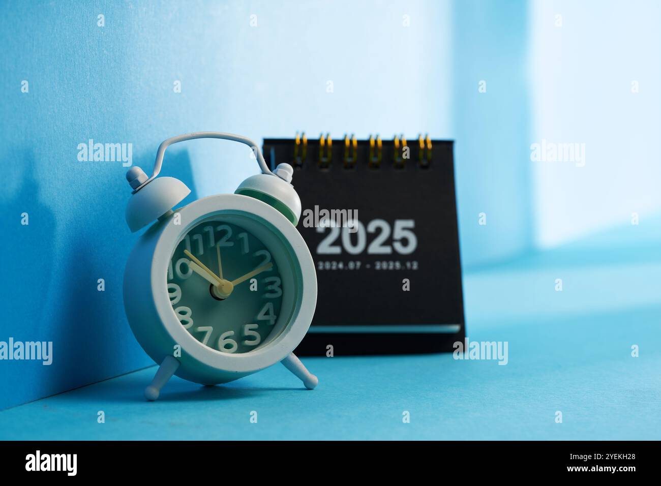 2025 calendar page hi-res stock photography and images - Alamy