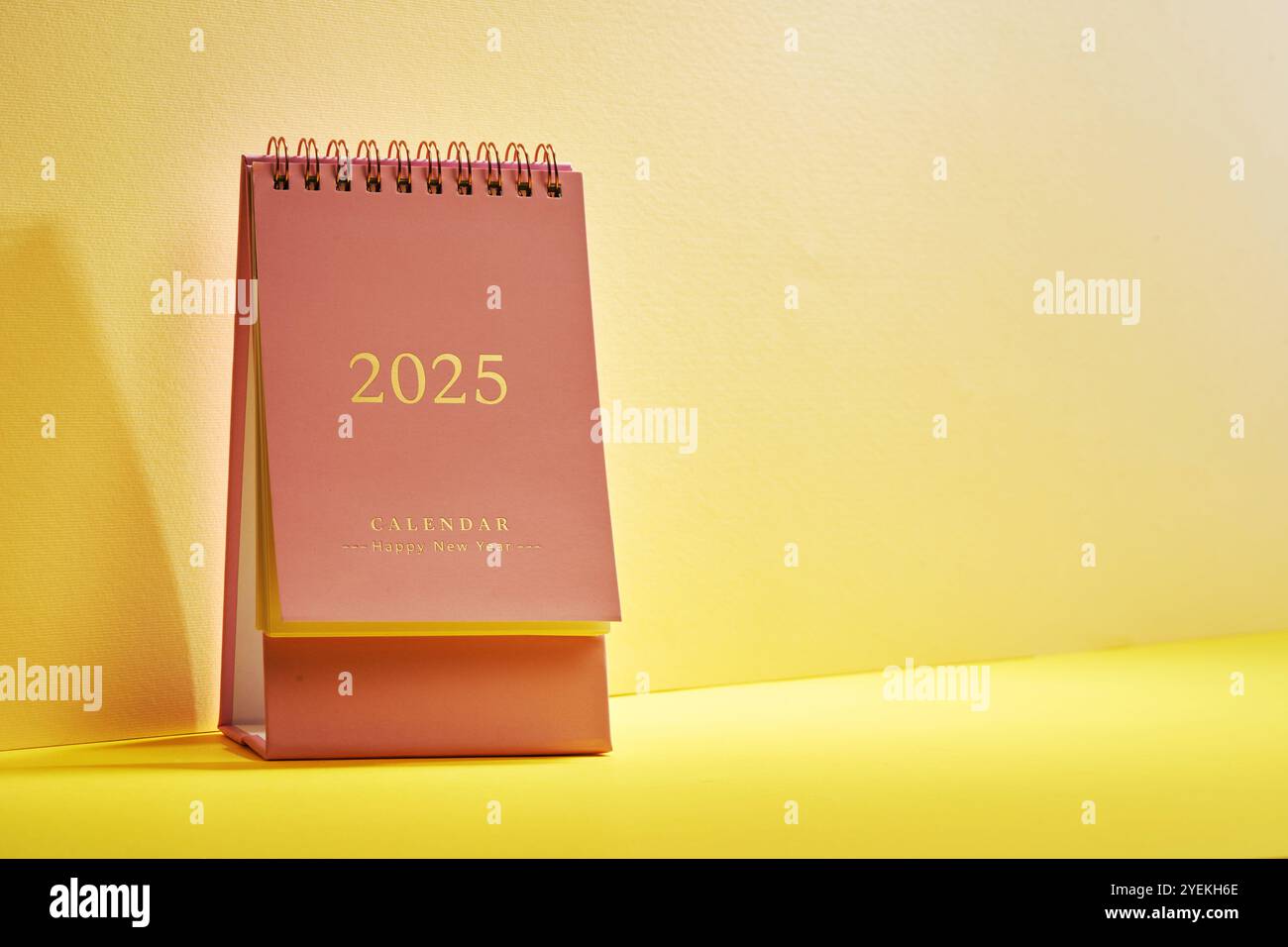 2025 desk calendar hi-res stock photography and images - Alamy