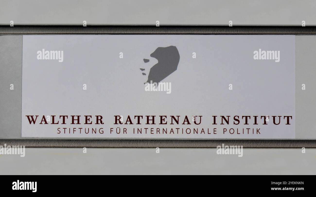 Schild und Logo des Walther Rathenau Instituts Schild und Logo des ...