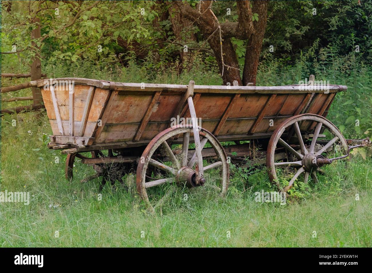 Old traditional wooden cart hi-res stock photography and images - Alamy