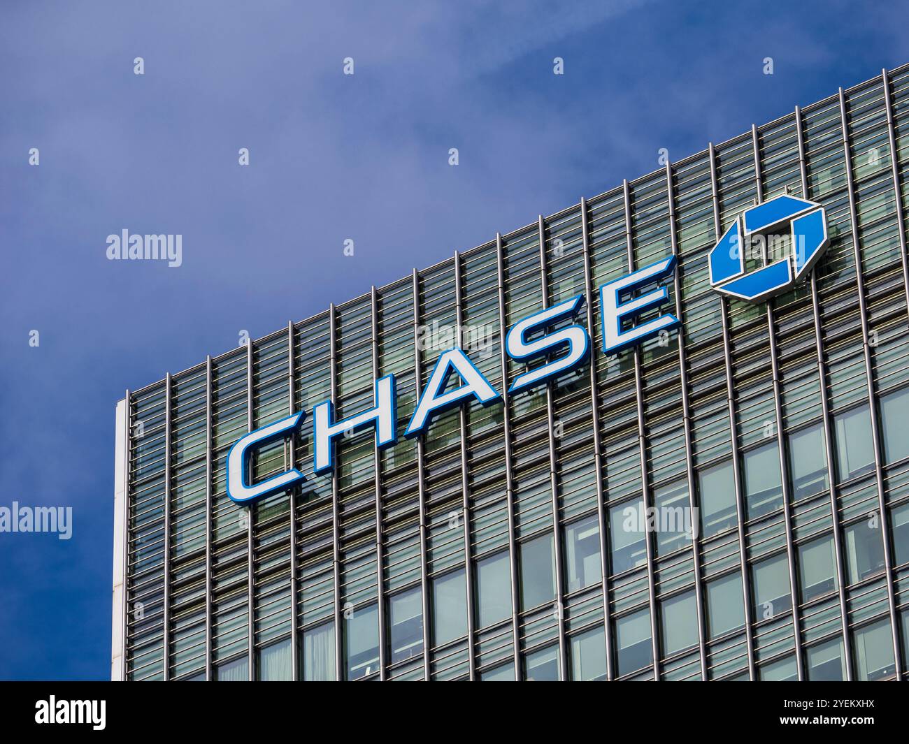 Chase european headquarters hi-res stock photography and images - Alamy