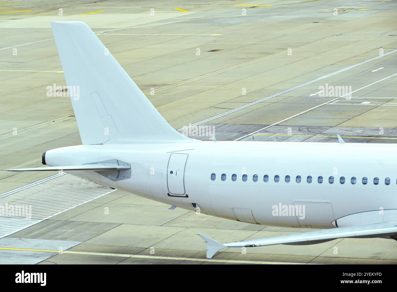 Unmarked aircraft hi-res stock photography and images - Alamy