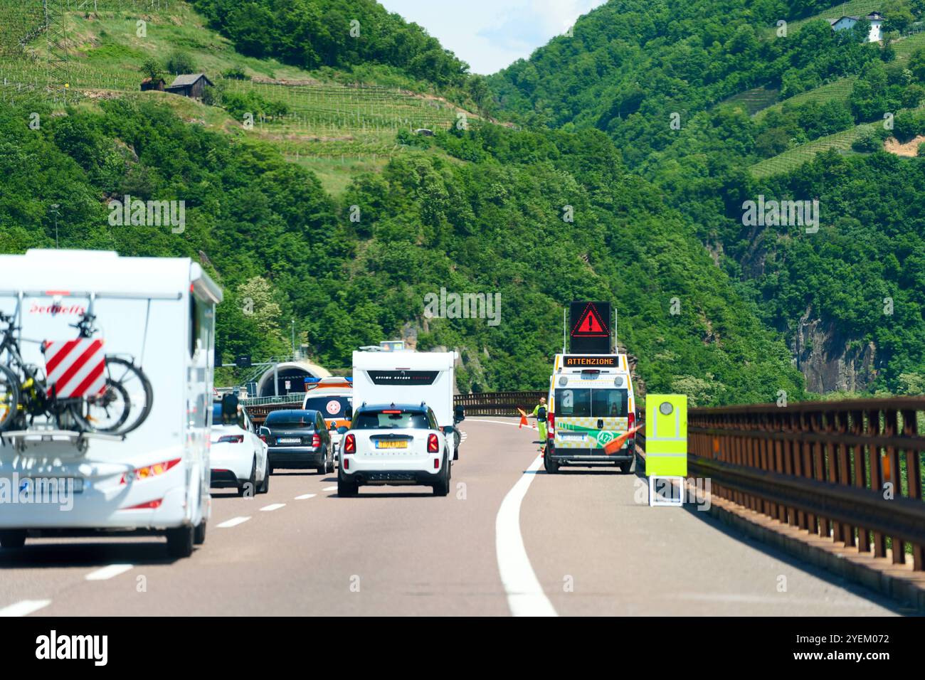 Warnzeichen der polizei hi-res stock photography and images - Alamy