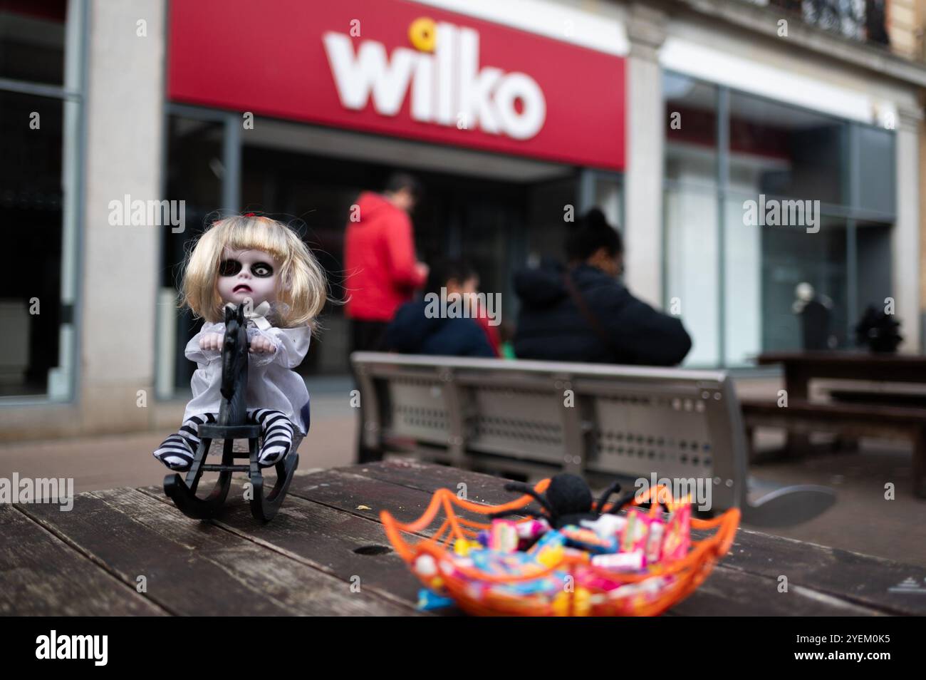 Cambridge, UK. 31st Oct, 2024. A Halloween puppet and free candy have ...