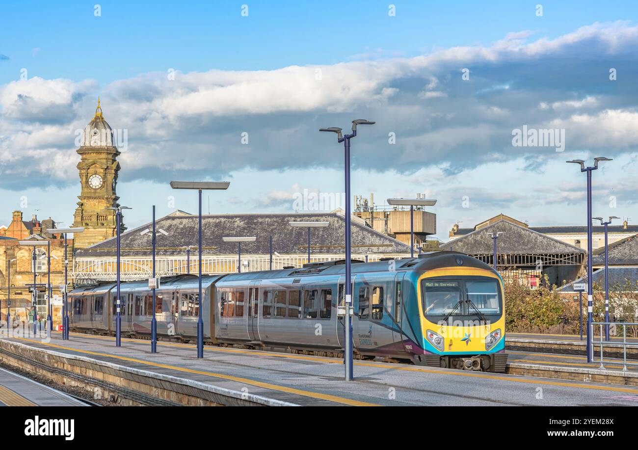 Scarborough station rail railway hi-res stock photography and images ...