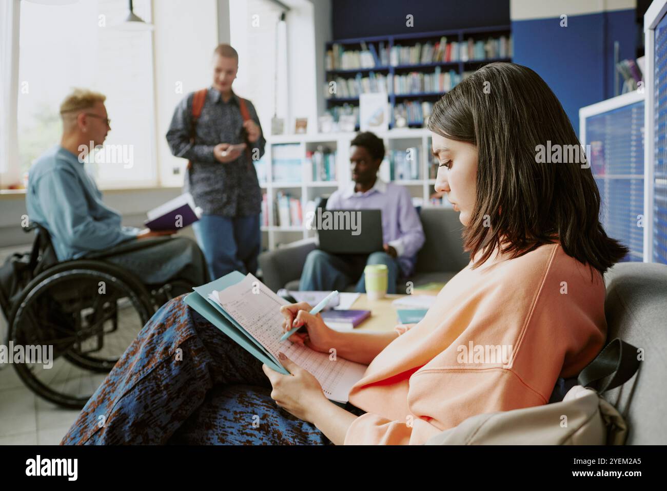 Students working collaboratively hi-res stock photography and images ...