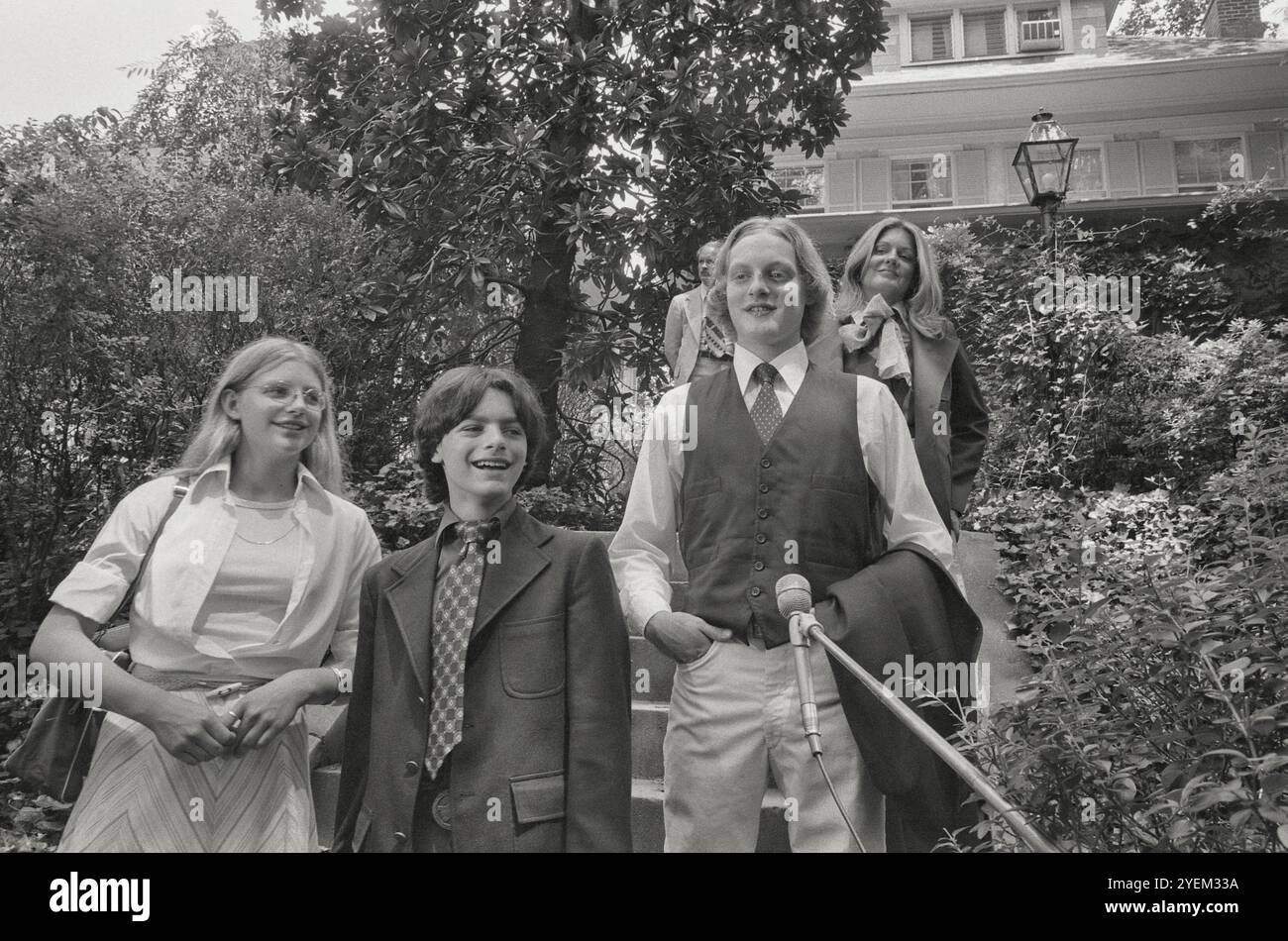 Senator Walter Mondale's children, (l-r) Eleanor, William and Teddy ...