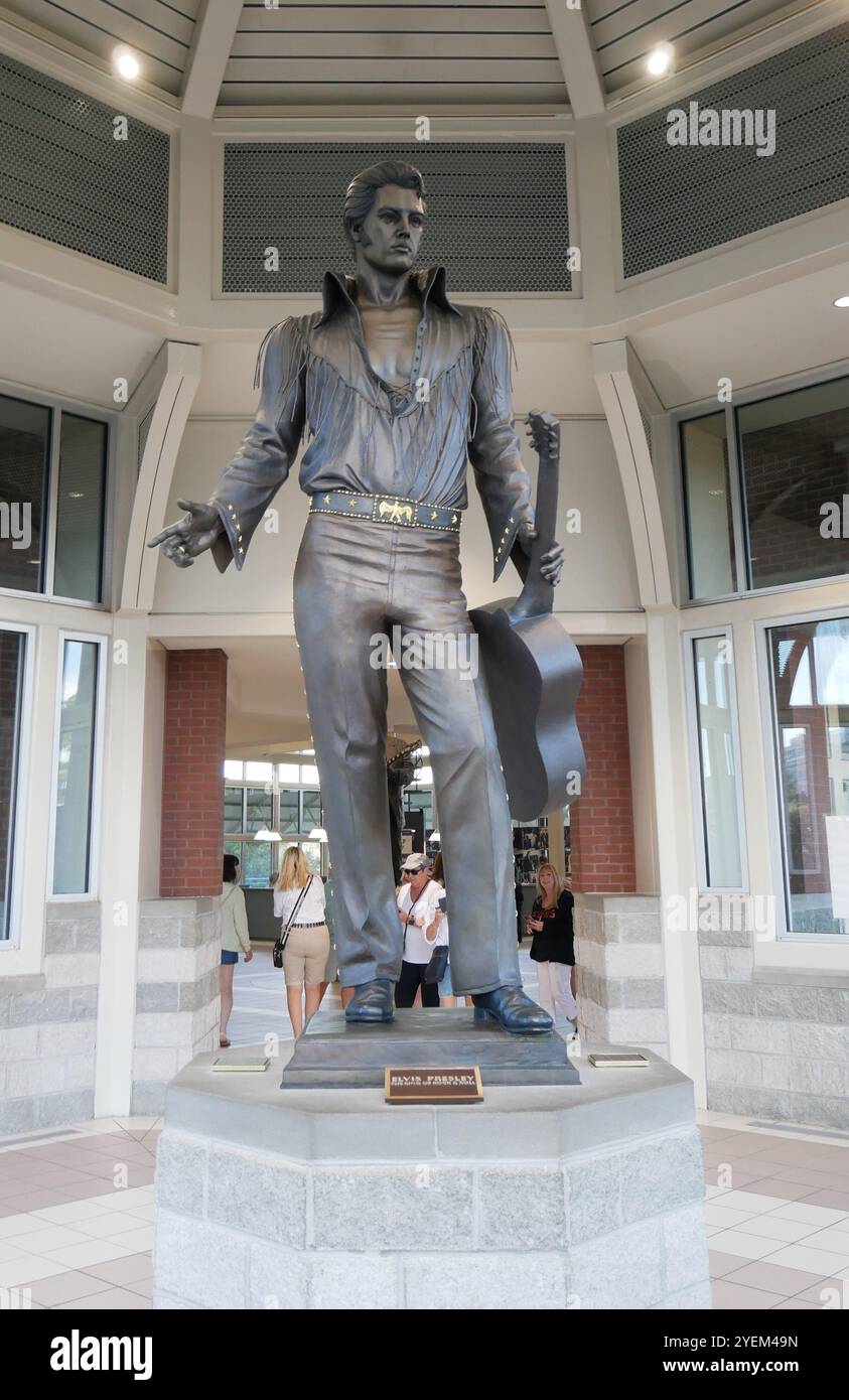 Elvis statue memphis hi-res stock photography and images - Alamy