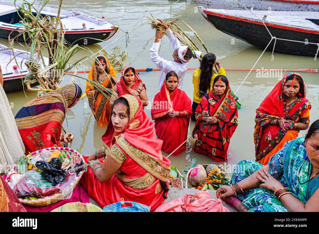 Female hindu devotees hi-res stock photography and images - Alamy