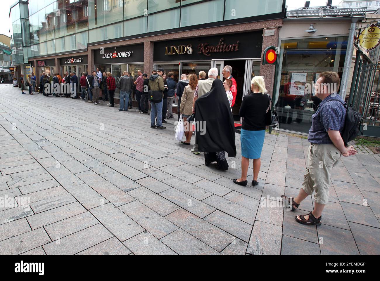 Telia store hi-res stock photography and images - Alamy