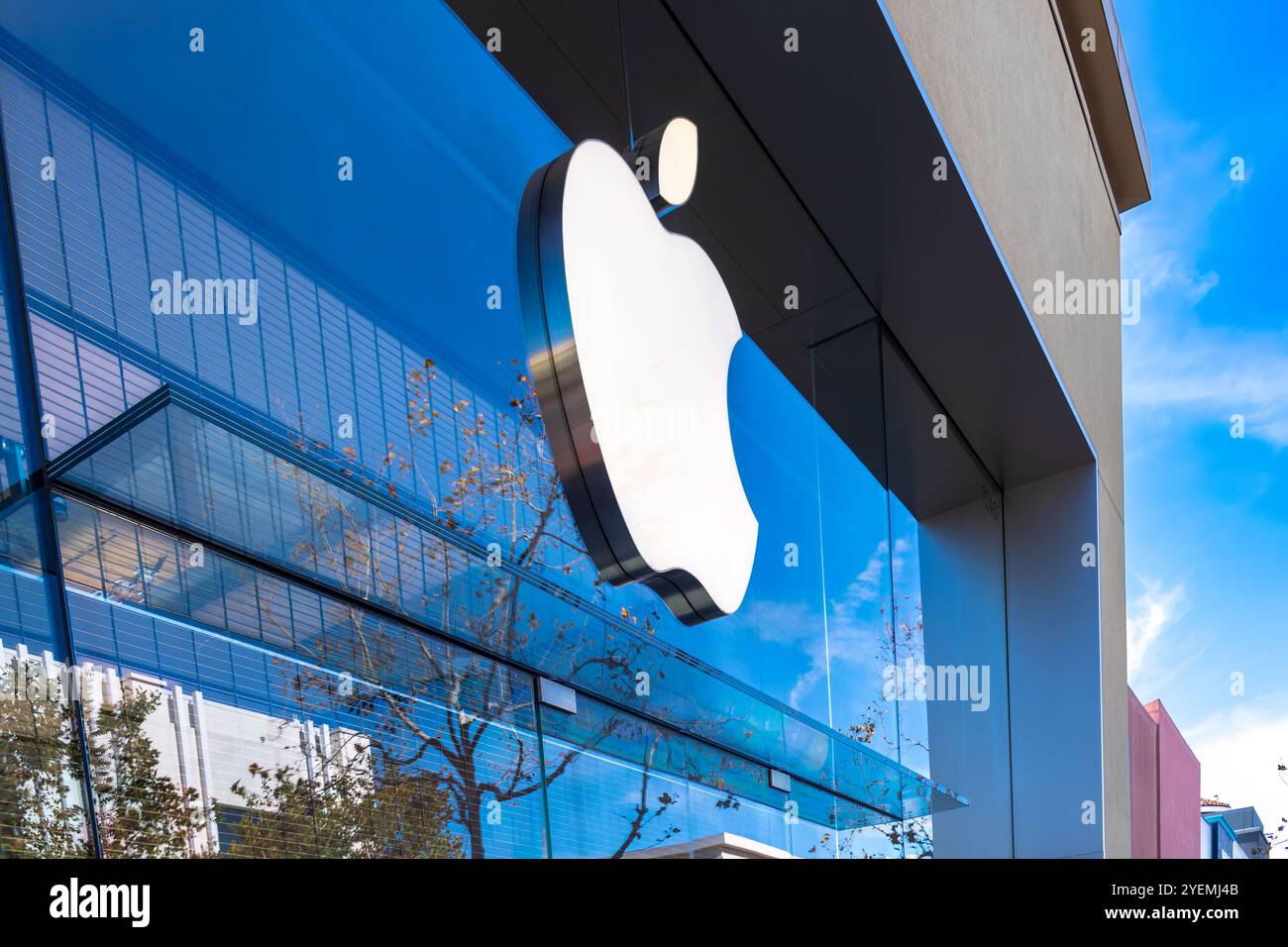 Apple door logo hi-res stock photography and images - Alamy