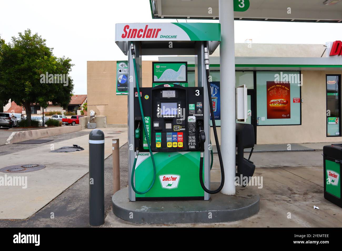 Sinclair Gas Station, owned by HF Sinclair Corporation Stock Photo - Alamy