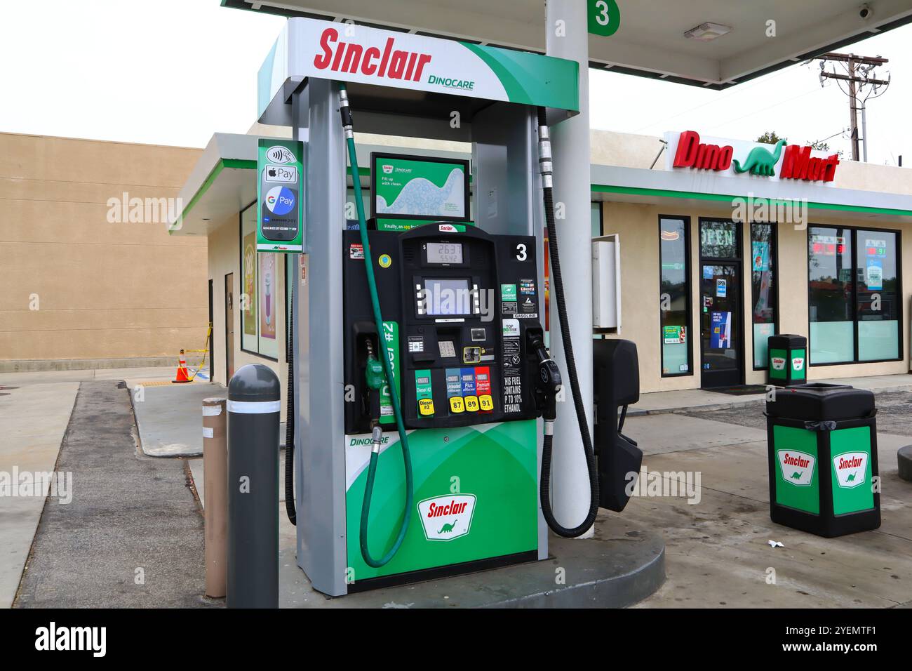 Sinclair Gas Station, owned by HF Sinclair Corporation Stock Photo - Alamy