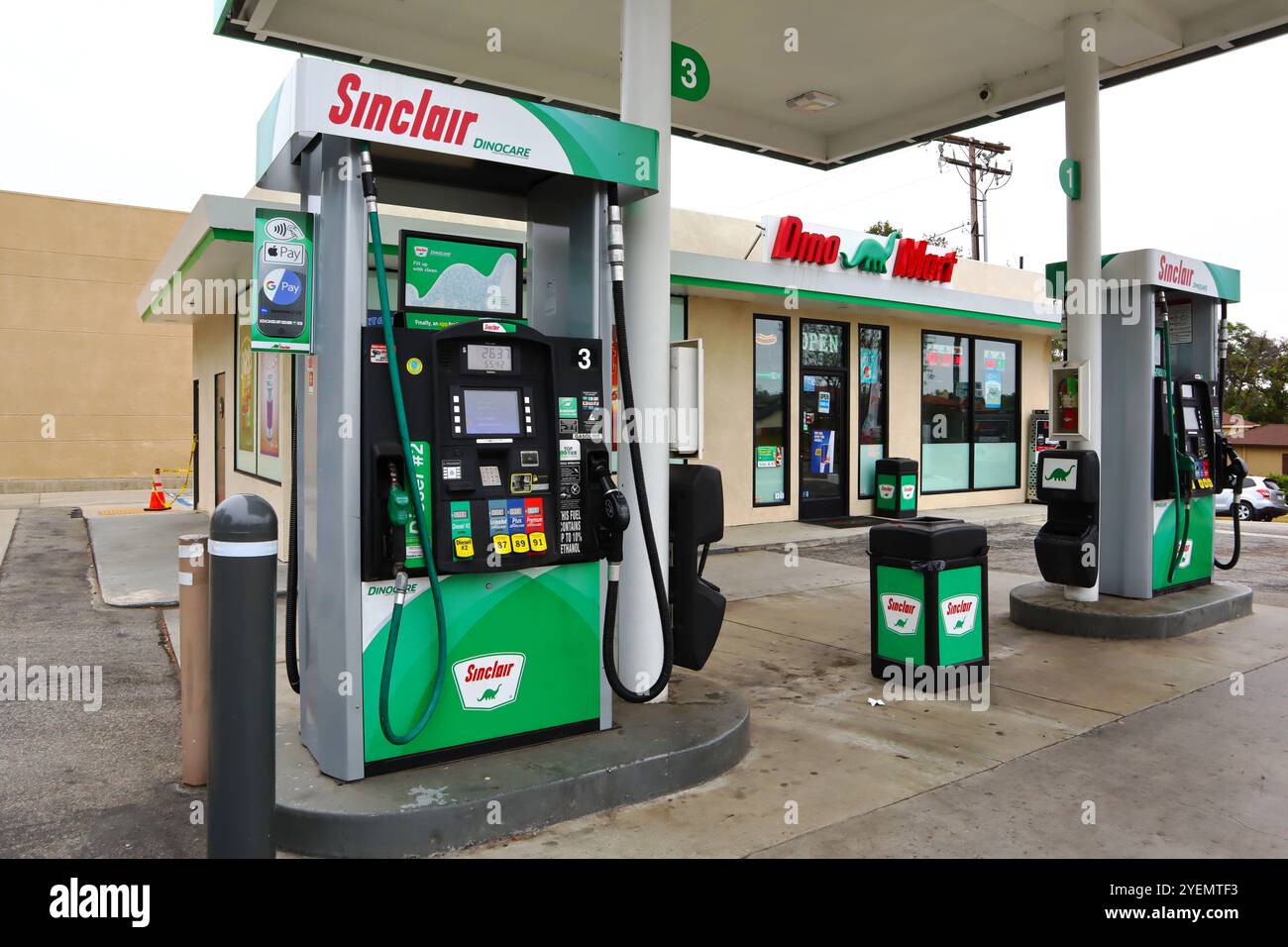 Sinclair Gas Station, owned by HF Sinclair Corporation Stock Photo - Alamy