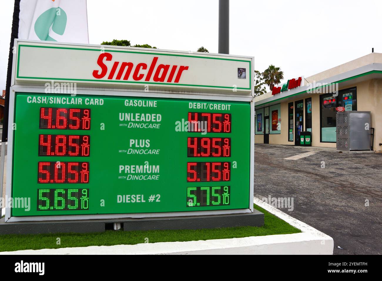 Sinclair Gas Station, owned by HF Sinclair Corporation Stock Photo - Alamy