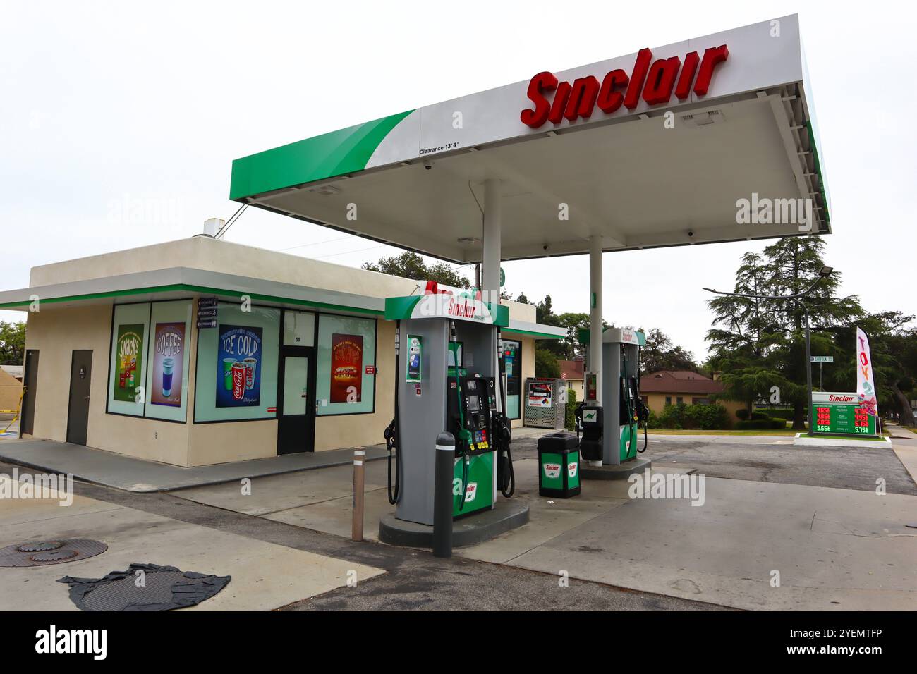 Sinclair oil and dino hi-res stock photography and images - Alamy